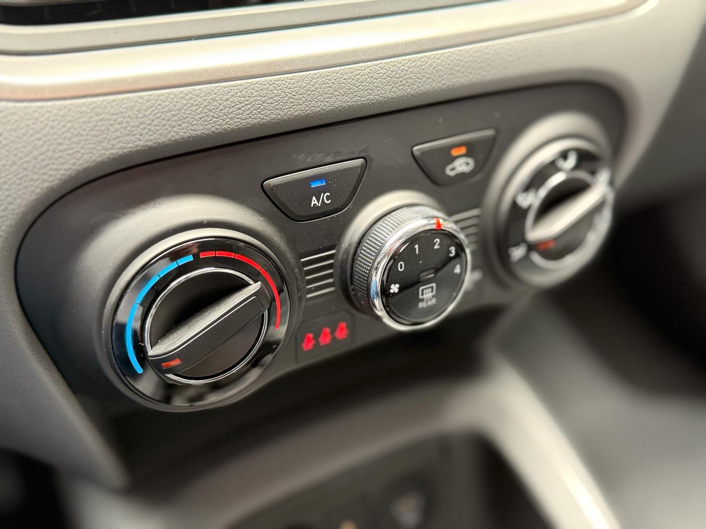 HYUNDAI HB20S COMFORT PLUS 1.0 12V FLEX MEC. 2023/2024 FLEX em sao jose ...